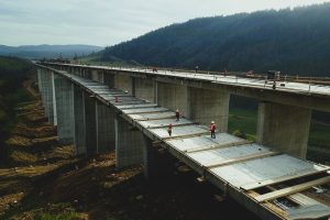 Técnicas y Materiales Clave en la Construcción de Viaductos Modernos ...